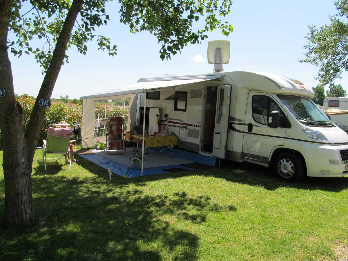 Camping avec emplacements en Vendée pour tentes et caravanes